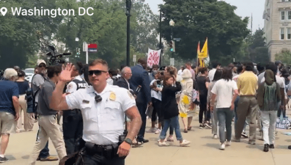 BREAKING: Reports of “Suspicious Package” Outside of Supreme Court ...